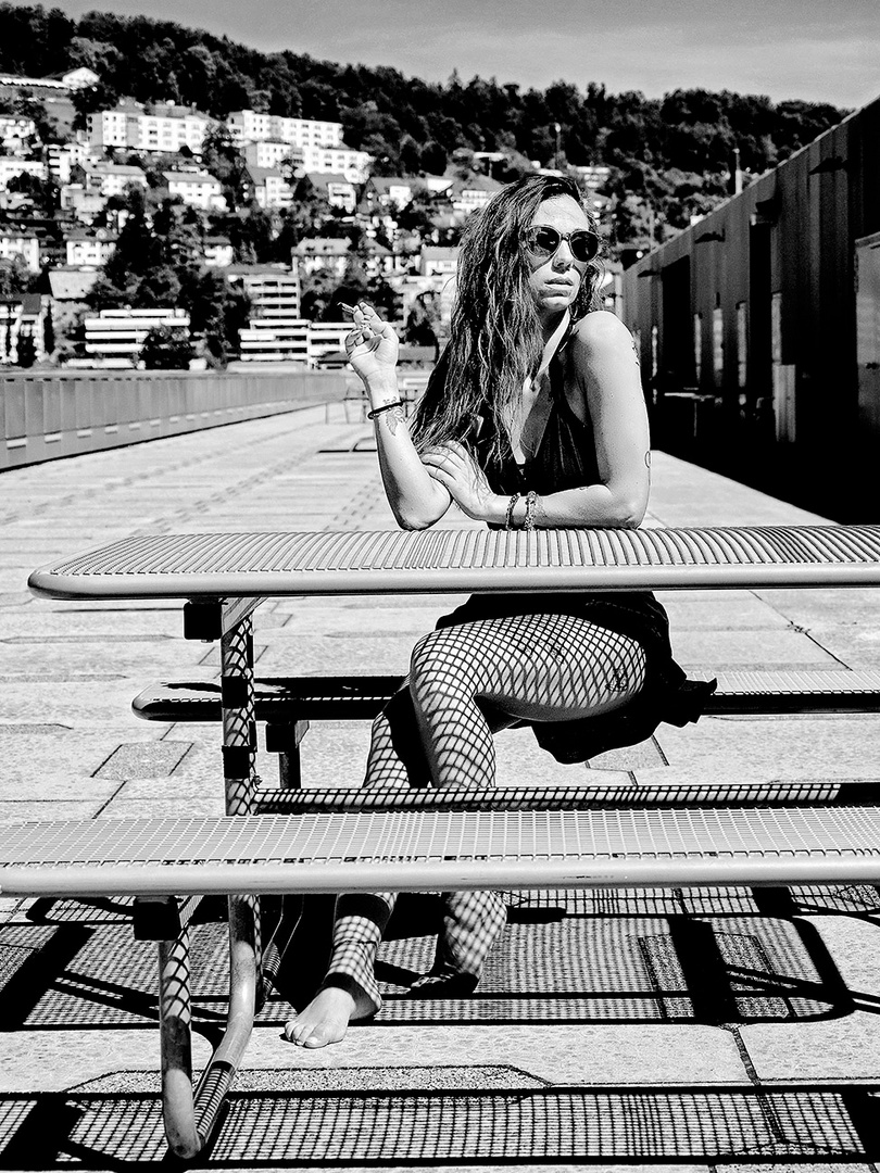 Netz Strümpfe Foto & Bild | streetfotografie mit menschen, modelle stellen sich vor, monochrom ...