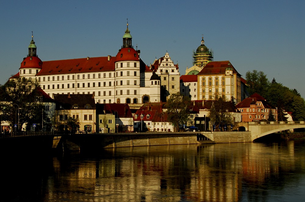 Neuburger Schloss Foto & Bild | architektur, stadtlandschaft ...