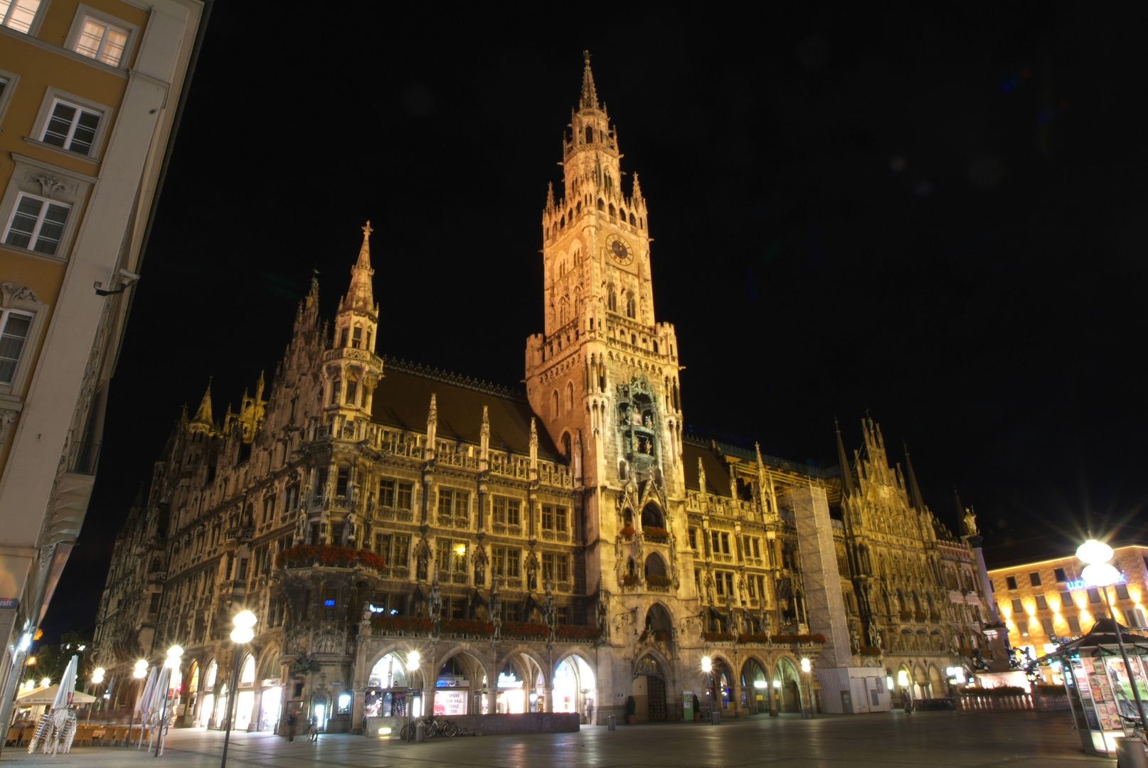 Neues Rathaus München Foto & Bild | architektur, architektur bei nacht ...