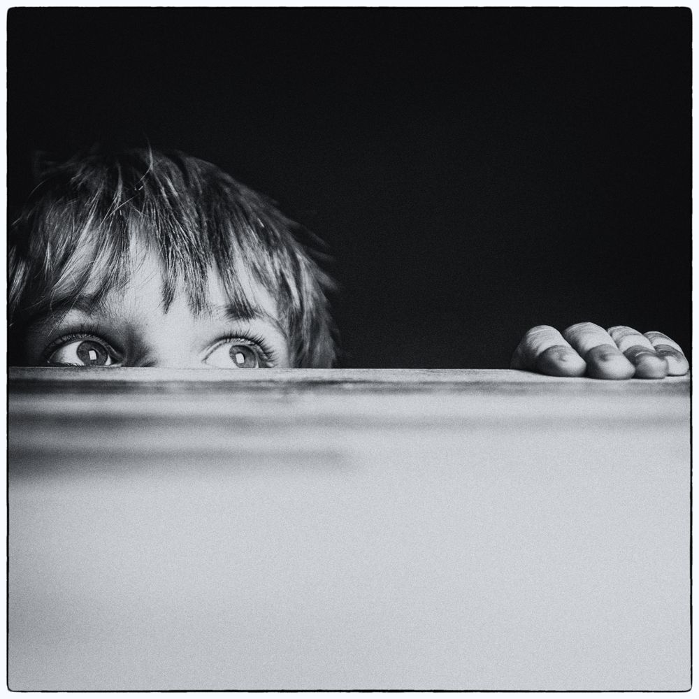Neugier Foto & Bild | spezial, kinder, monochrome fine art Bilder auf ...