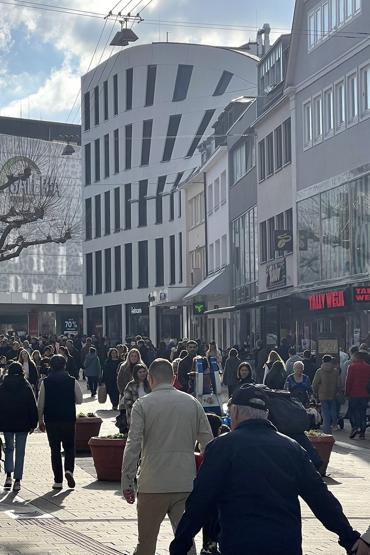 New house in the block Foto & Bild | art, world, spezial Bilder auf ...