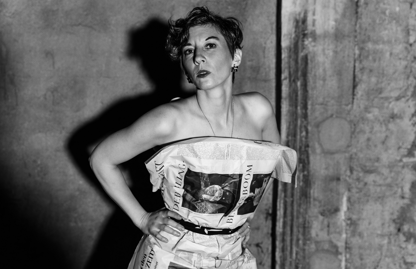 Newspaper Girl Foto & Bild | portrait, fashion, szene Bilder auf ...