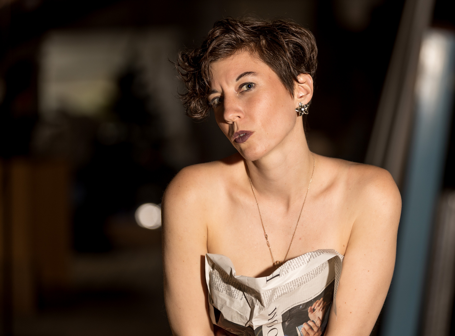 Newspaper Girl Foto & Bild | portrait, fashion, szene Bilder auf ...