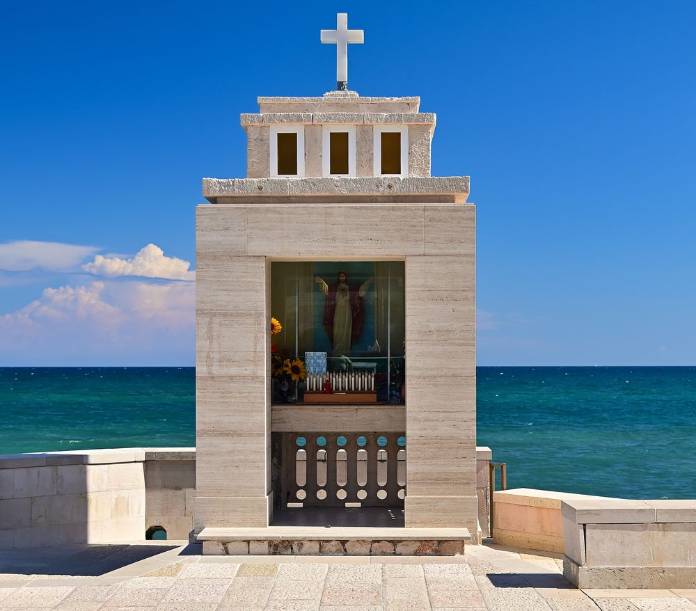 nicchia votiva statua sacro cuore di gesu Foto & Bild | europe, italy ...