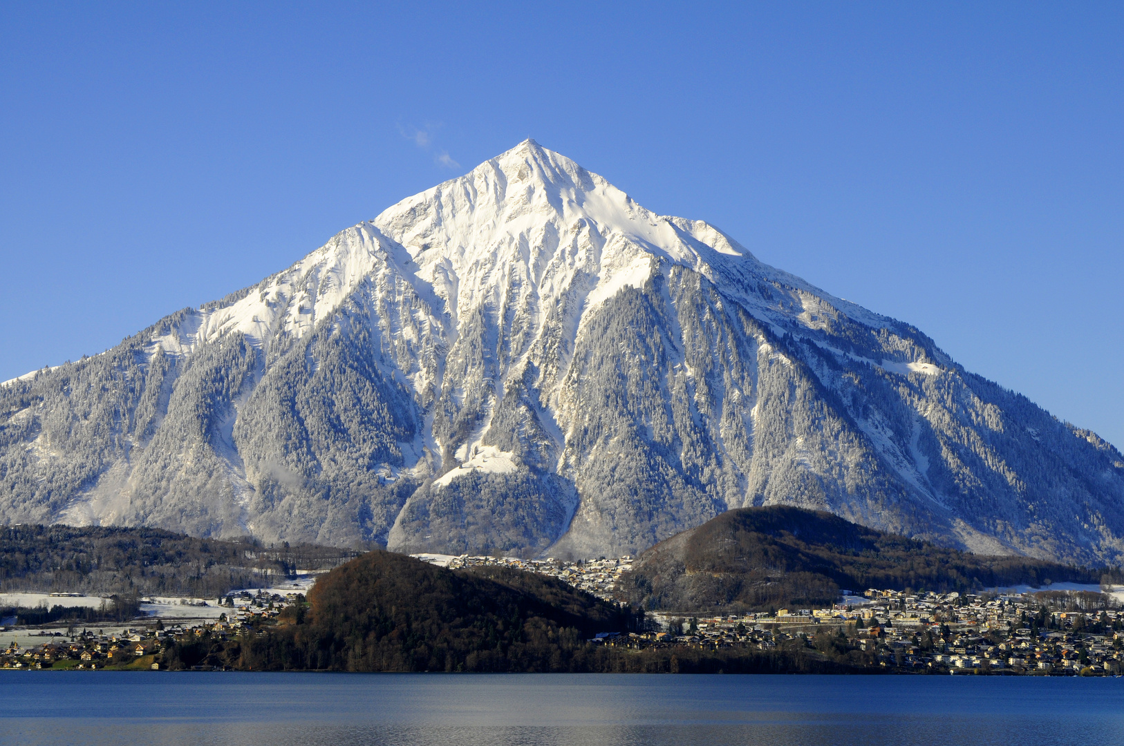 Niesen im Winterkleid (Thunersee/Schweiz) Foto & Bild | jahreszeiten ...
