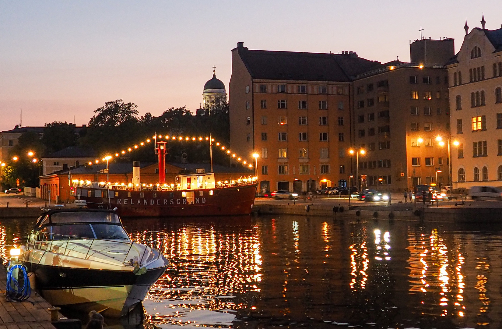 NIght on Earth- Helsinki Foto & Bild | Bilder auf fotocommunity