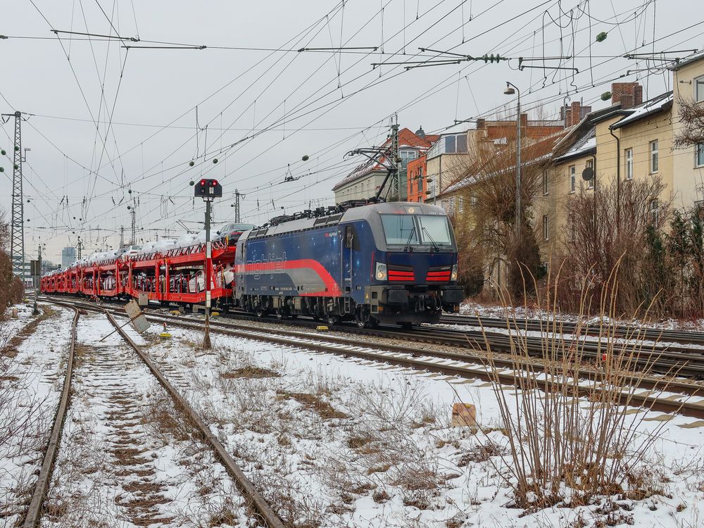 Nightjet-Vectron vor Edelkarossen Foto & Bild | münchen, mercedes ...