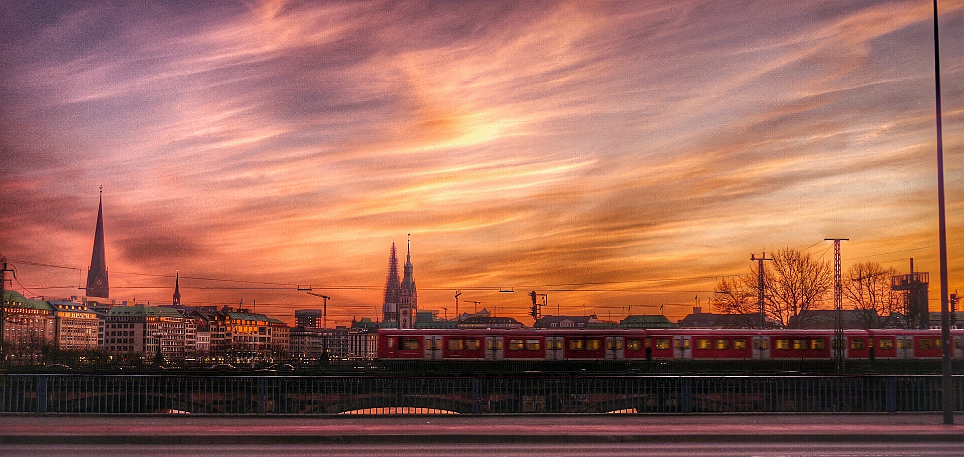 Nighttrain Foto & Bild | street, sonnenuntergang, hamburg Bilder auf ...