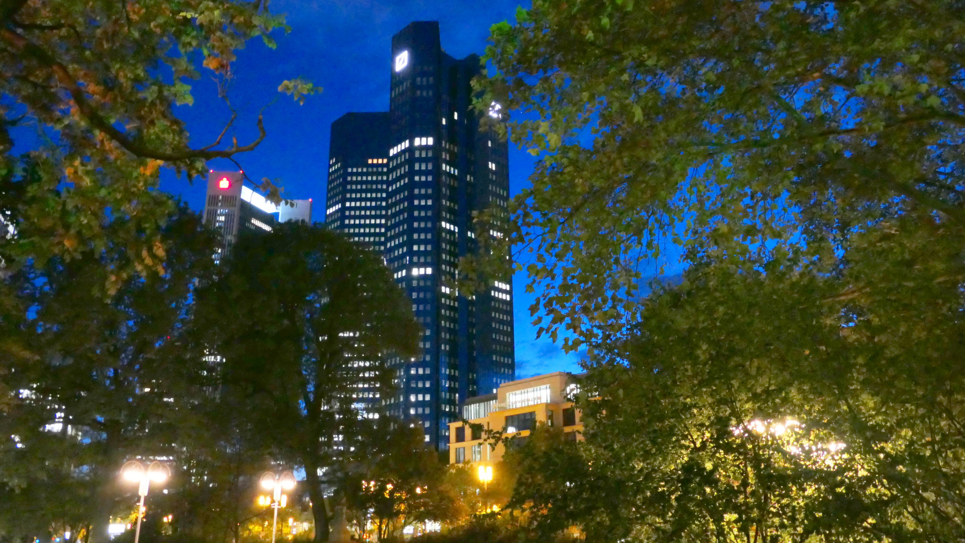 Nigtht and Day in Frankfurt am Main I / 6 Foto & Bild | architektur ...