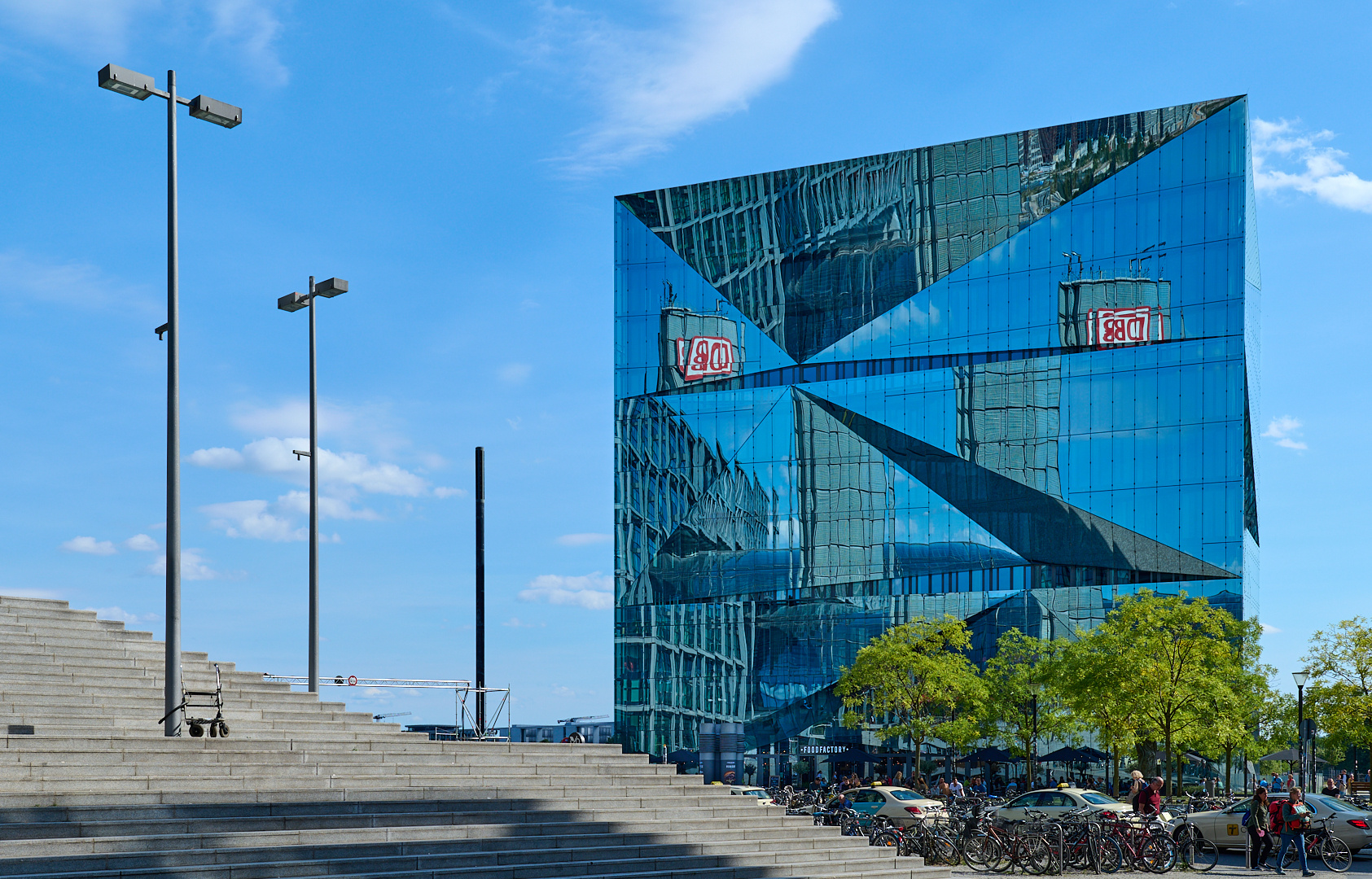 Noch eine vom Cube, ein Würfel, an dem man sich austoben kann, sie ...