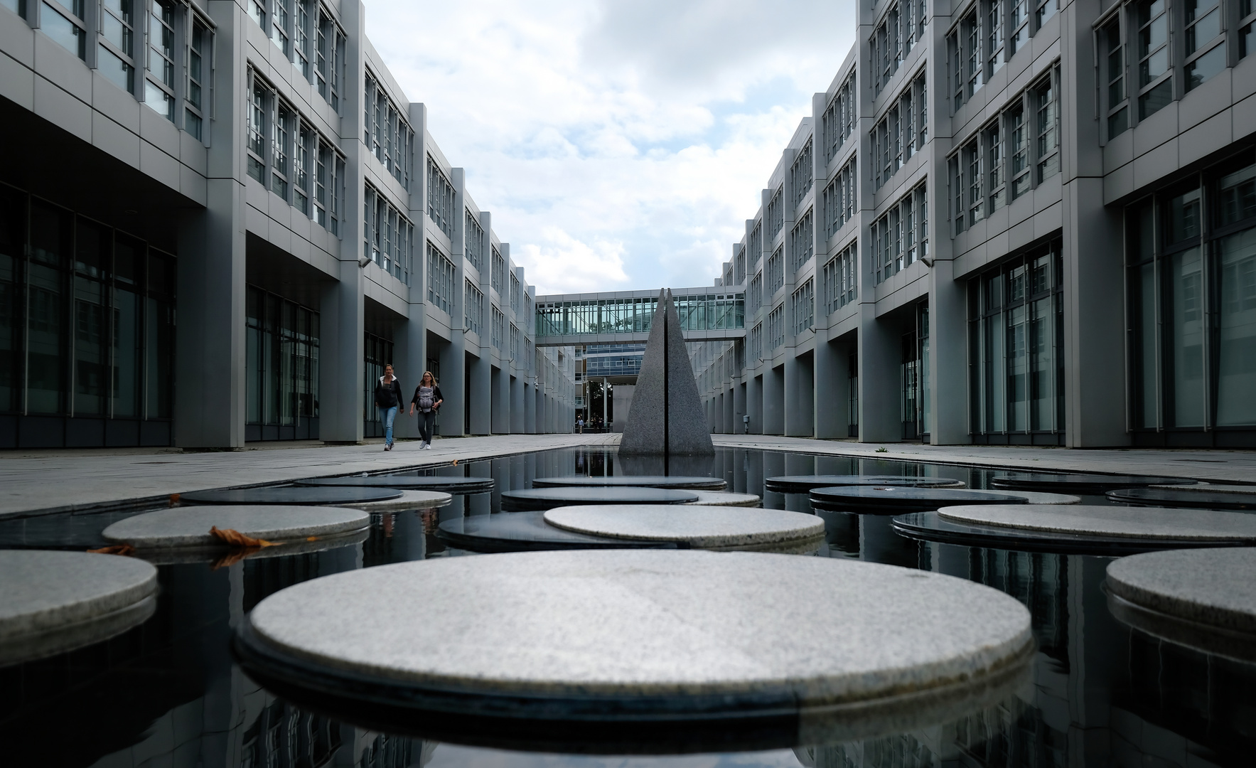 " noch herrscht Ruhe " Foto & Bild | architektur, deutschland, europe ...