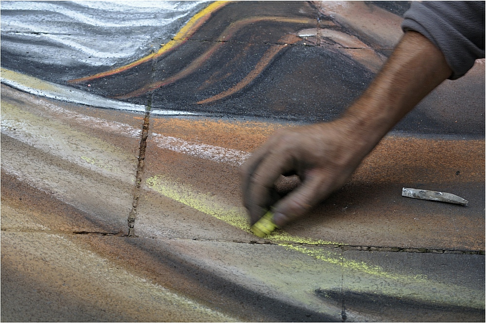 Noch schnell ein Strich Foto & Bild | streetfotografie mit menschen ...