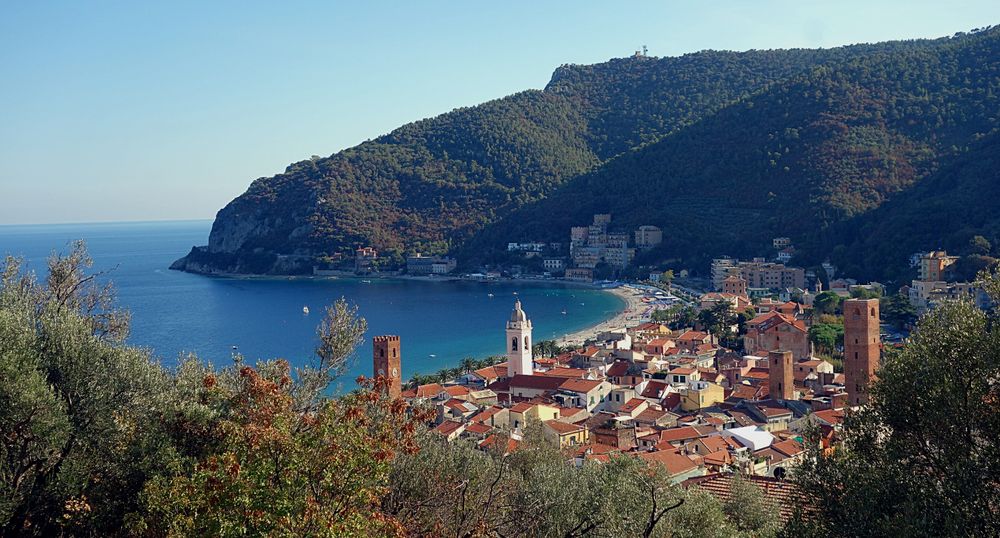 Noli dal castello Foto % Immagini| italy, world, italia Foto su ...