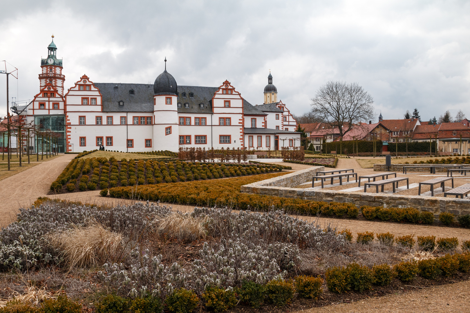 Nordflügel von Schloss Ehrenstein mit Schlosspark Foto & Bild ...