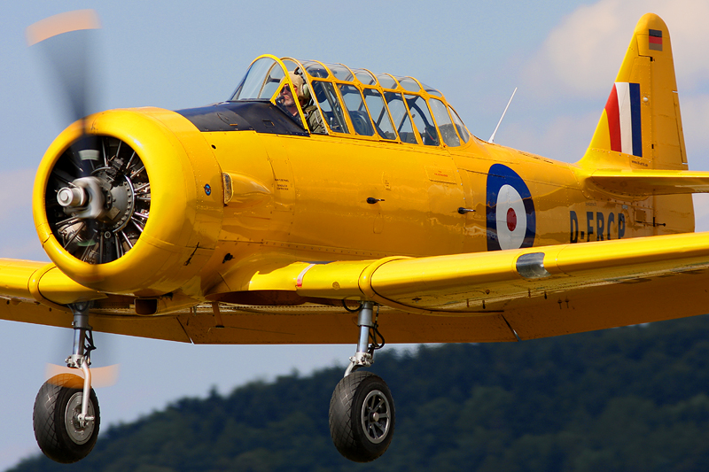 North American AT6 beim Flugtag in Montabaur Foto & Bild | luftfahrt ...
