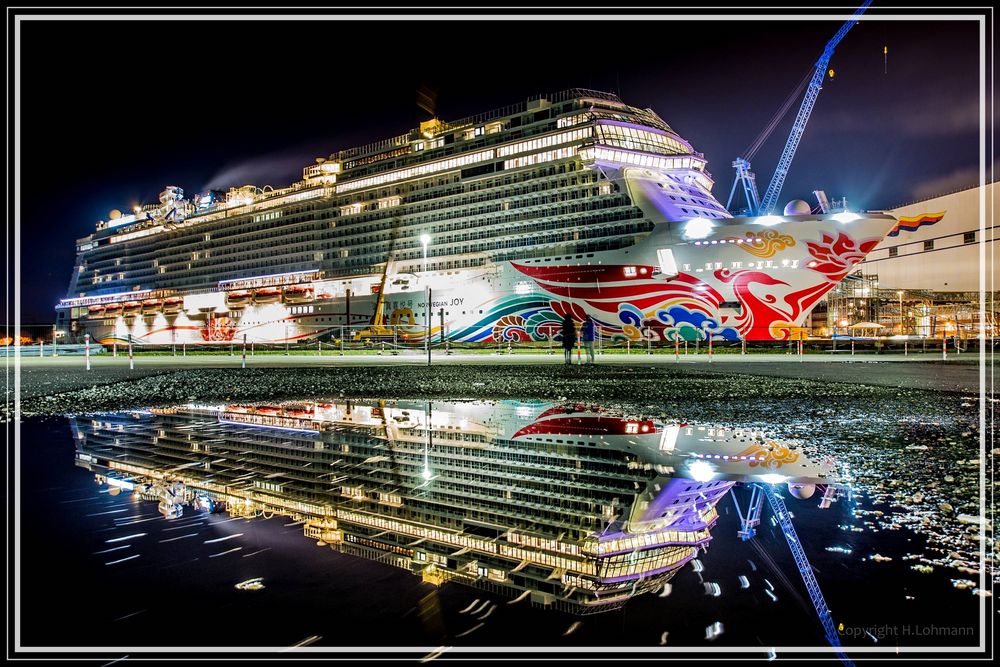 Norwegian Joy im Spiegel Foto & Bild | nachtaufnahme, deutschland ...