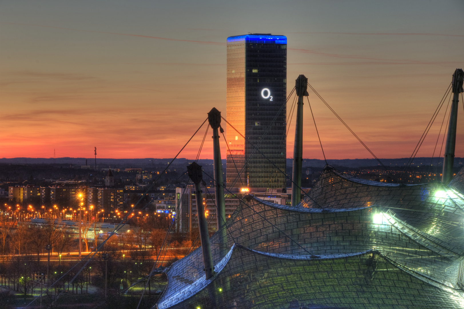 O2 Tower - München Foto & Bild | architektur, architektur bei nacht ...