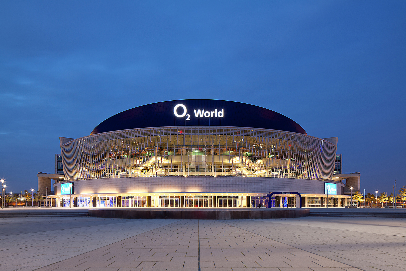 O2 World Berlin in der blauen Stunde Foto & Bild | architektur ...