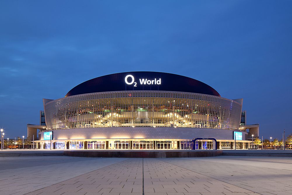 O2 World Berlin in der blauen Stunde Foto & Bild | architektur ...