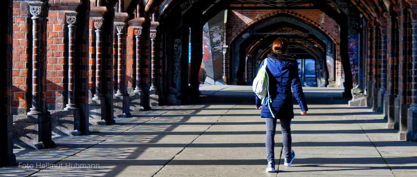 OBEN FÄHRT DIE LINIE 1 Foto & Bild | street, berlin, oberbaumbrücke ...