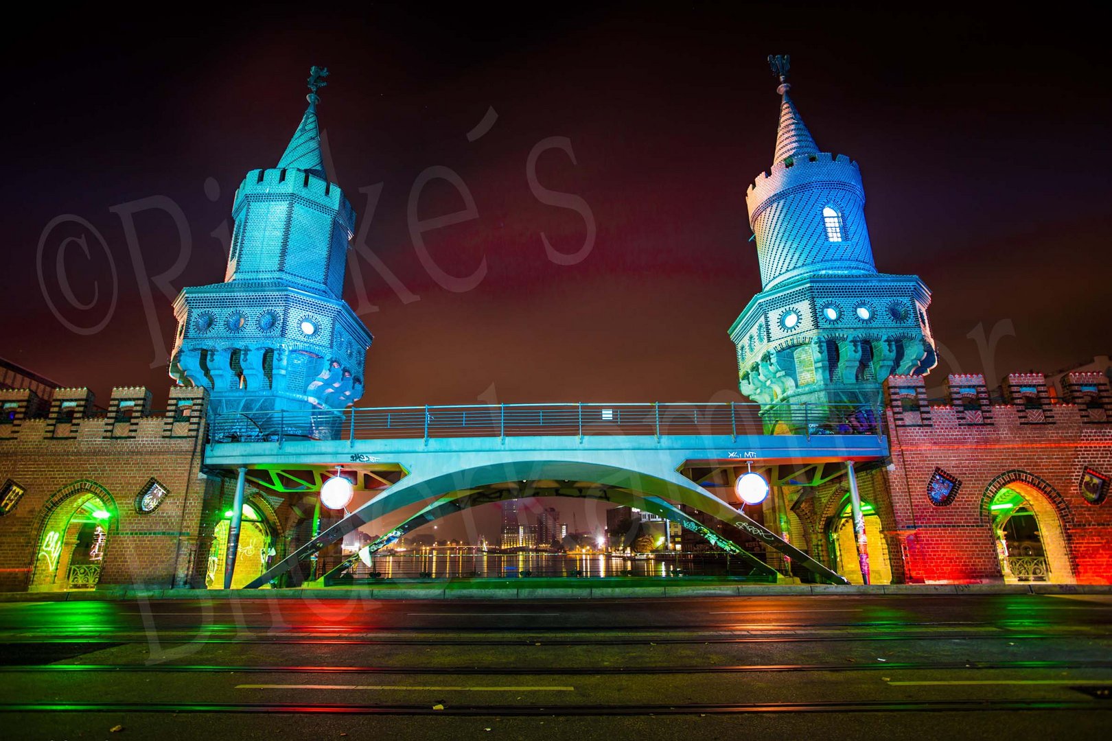 Oberbaumbrücke Berlin Foto & Bild | architektur, straßen & brücken ...