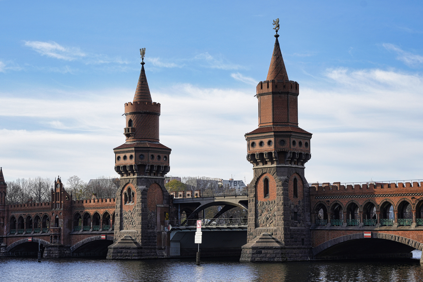 Oberbaumbrücke Berlin Foto & Bild | architektur, straßen & brücken ...