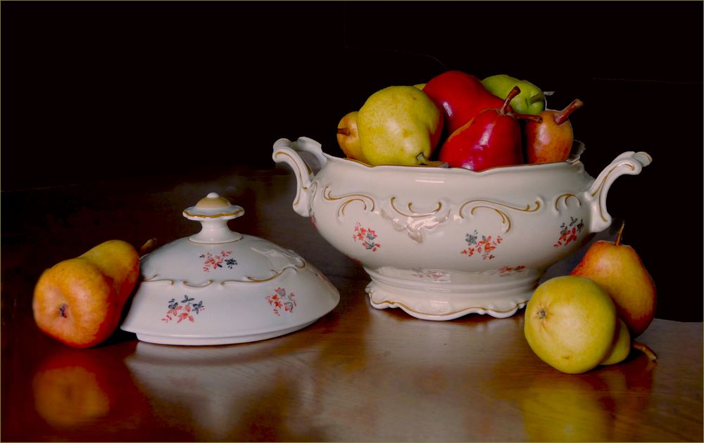 Obst im Terrine Foto & Bild | stillleben , fotos, natur Bilder auf ...