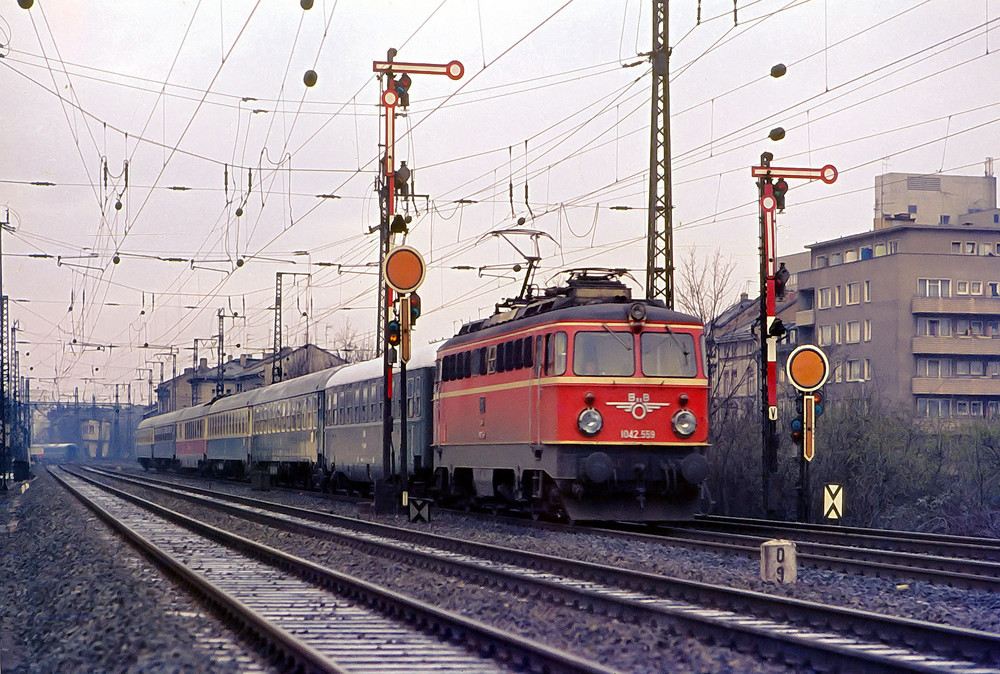 ÖBB E - Lok 1042 Foto & Bild | züge, personenzüge, eisenbahn Bilder auf ...