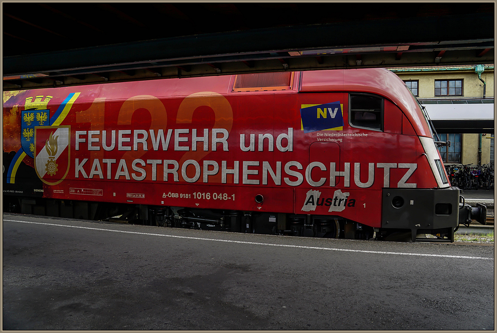 ÖBB Lok der Reihe 1016 - Taurus-Familie - Foto & Bild | architektur ...