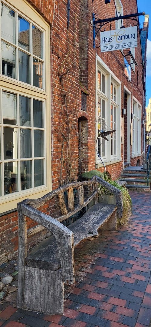 Offensichtlich ist dies die Warburg Bank Foto & Bild | spezial ...