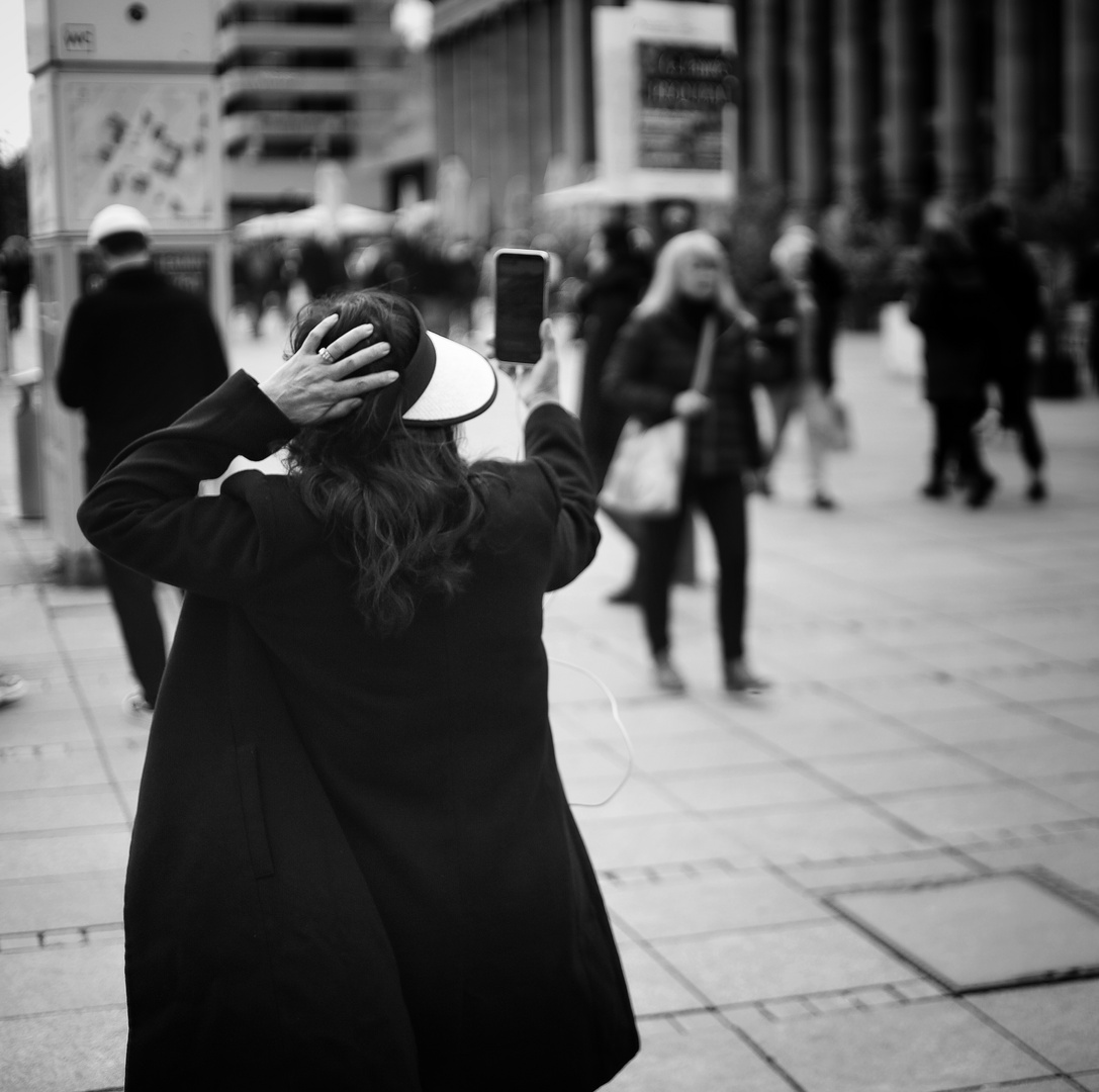 Oh Gott, bin ich schön! Foto & Bild | streetfotografie mit menschen, kommunikation; grafik ...