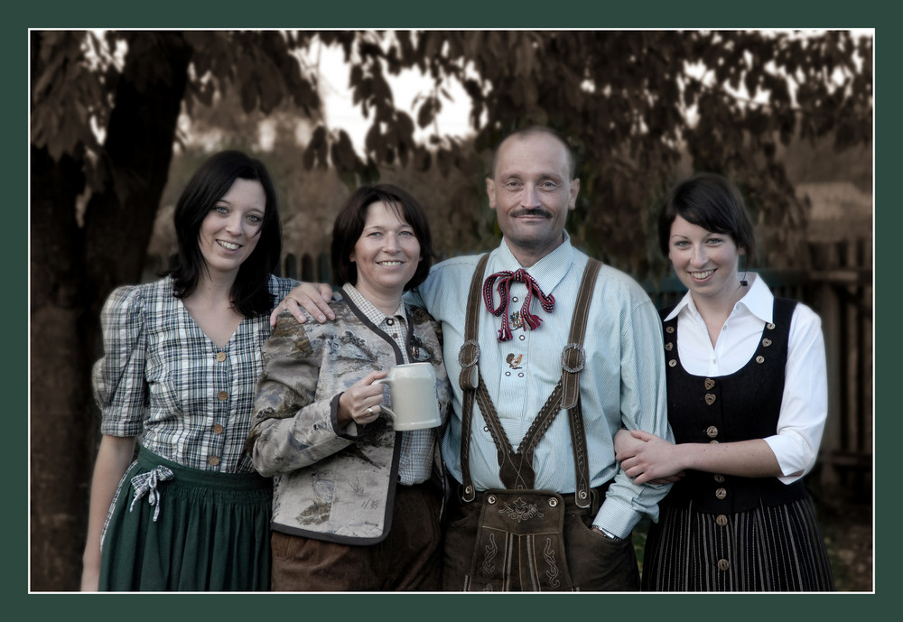 Oktoberfestfamilie Foto & Bild | erwachsene, mehrere menschen, generationen Bilder auf fotocommunity