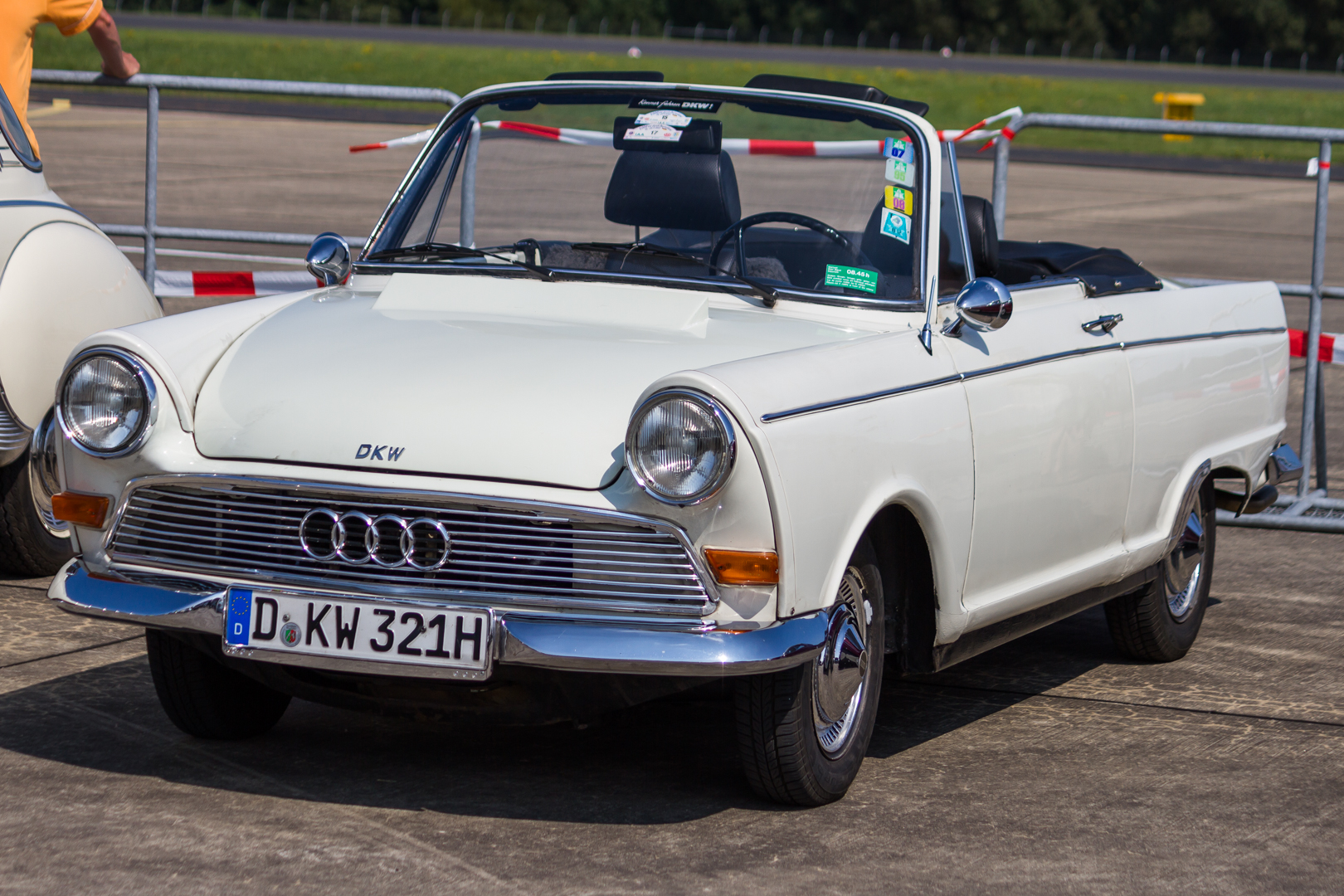 Oldtimertreffen_Hugo Junkers Hangar_15 Foto & Bild | dkw, flughafen ...
