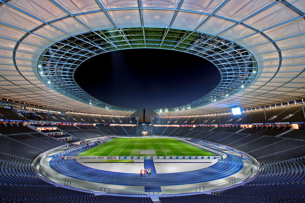 Olympiastadion Foto & Bild | architektur, architektur bei nacht, berlin ...