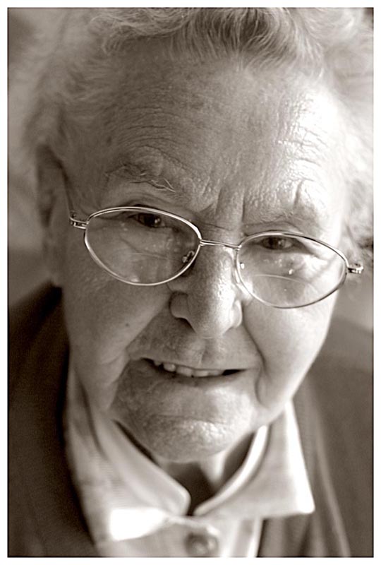 Oma^ Foto & Bild | portrait, menschen Bilder auf fotocommunity Oma^ Foto & Bild | portrait, menschen Bilder auf fotocommunity