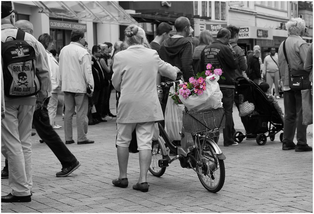Oma und Ihr Pedelec Foto & Bild | erwachsene menschen, alltagsereignisse, menschen in der ...
