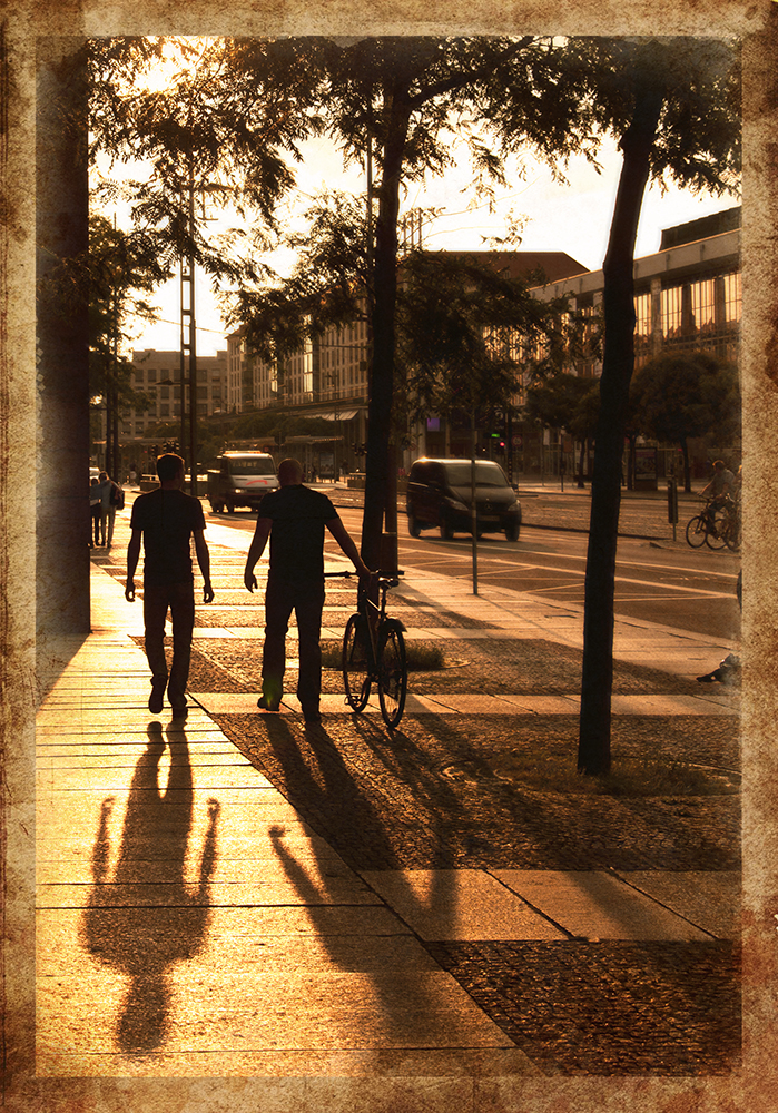 on the way Foto & Bild | streetfotografie mit menschen, kommunikation; grafik; szenen;, menschen ...