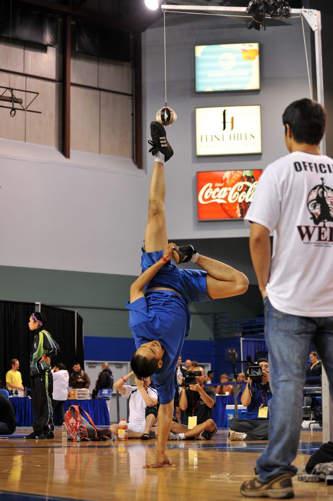 One Foot High Kick Foto & Bild | north america, united states, alaska ...