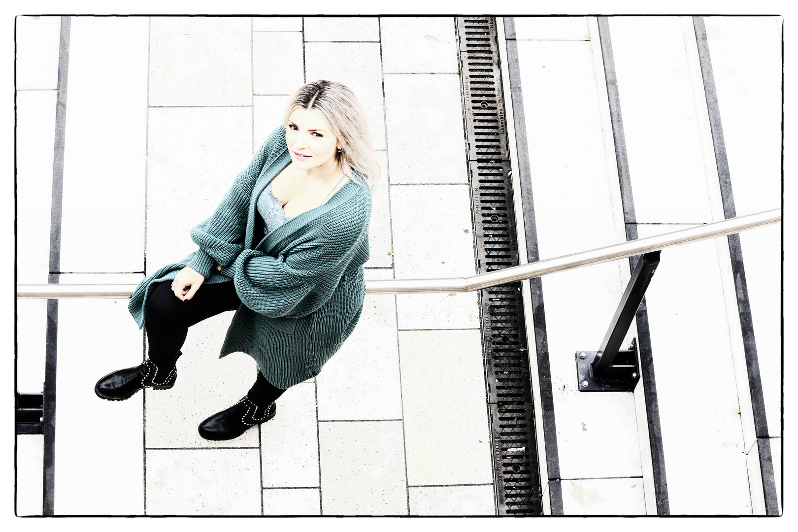 only sitting Foto & Bild | portrait, streetfotografie mit menschen ...