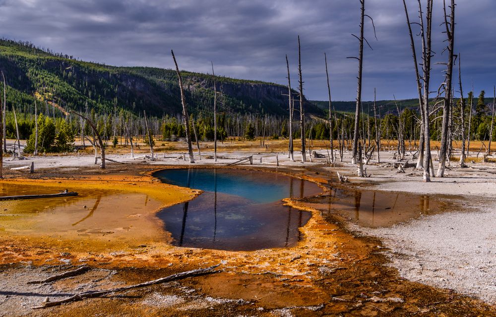 Opalescent Pool, Yellowstone NP, Wyoming, USA Foto & Bild | himmel ...