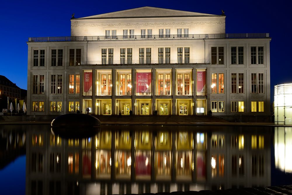 Oper in Leipzig in der blauen Stunde Foto & Bild | deutschland, europe ...