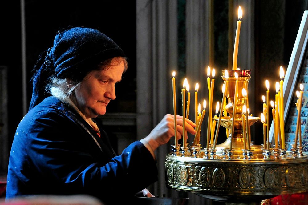 Opfergabe Foto & Bild | kirche, kerzen, menschen Bilder auf fotocommunity