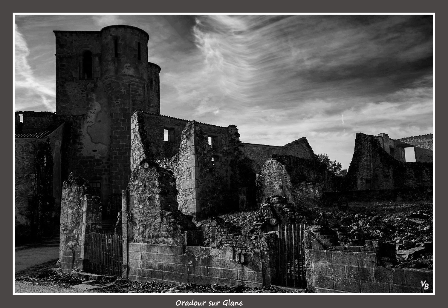 Oradour sur Glane photo et image | france, histoire, guerre - 1944 ...