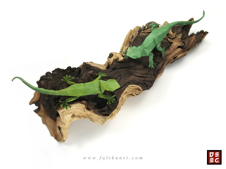 Origami Geckos by Rudolf Deeg Foto & Bild | stillleben, tabletop, holz ...