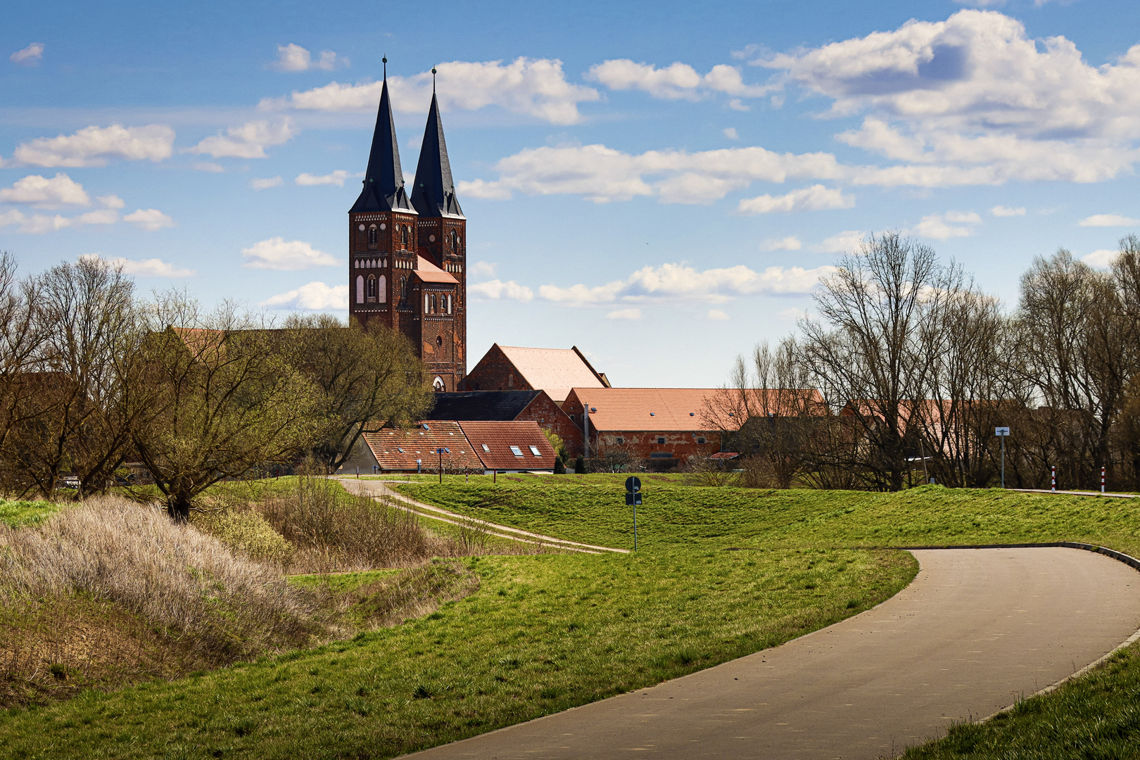Osterspaziergang Foto & Bild | architektur, sakralbauten, kapellen, marterl, wegkreuze.. Bilder ...