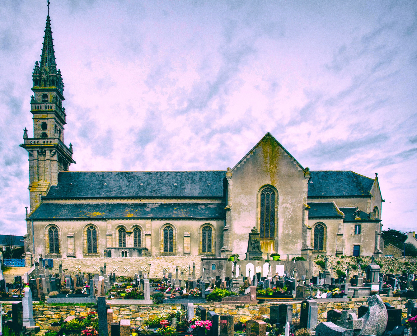 Ouessant : Eglise et cimetière. photo et image | france, world ...