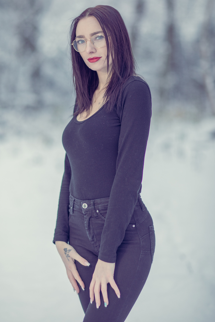 Outdoor im Schnee Foto & Bild | outdoor, portrait, frau Bilder auf ...