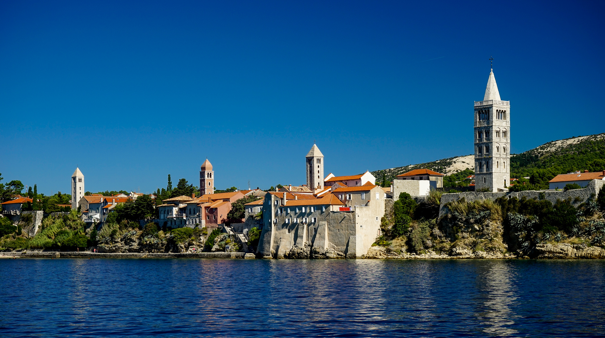 Panorama der vier Kirchen der Stadt Rab Foto & Bild | europe, balkans ...