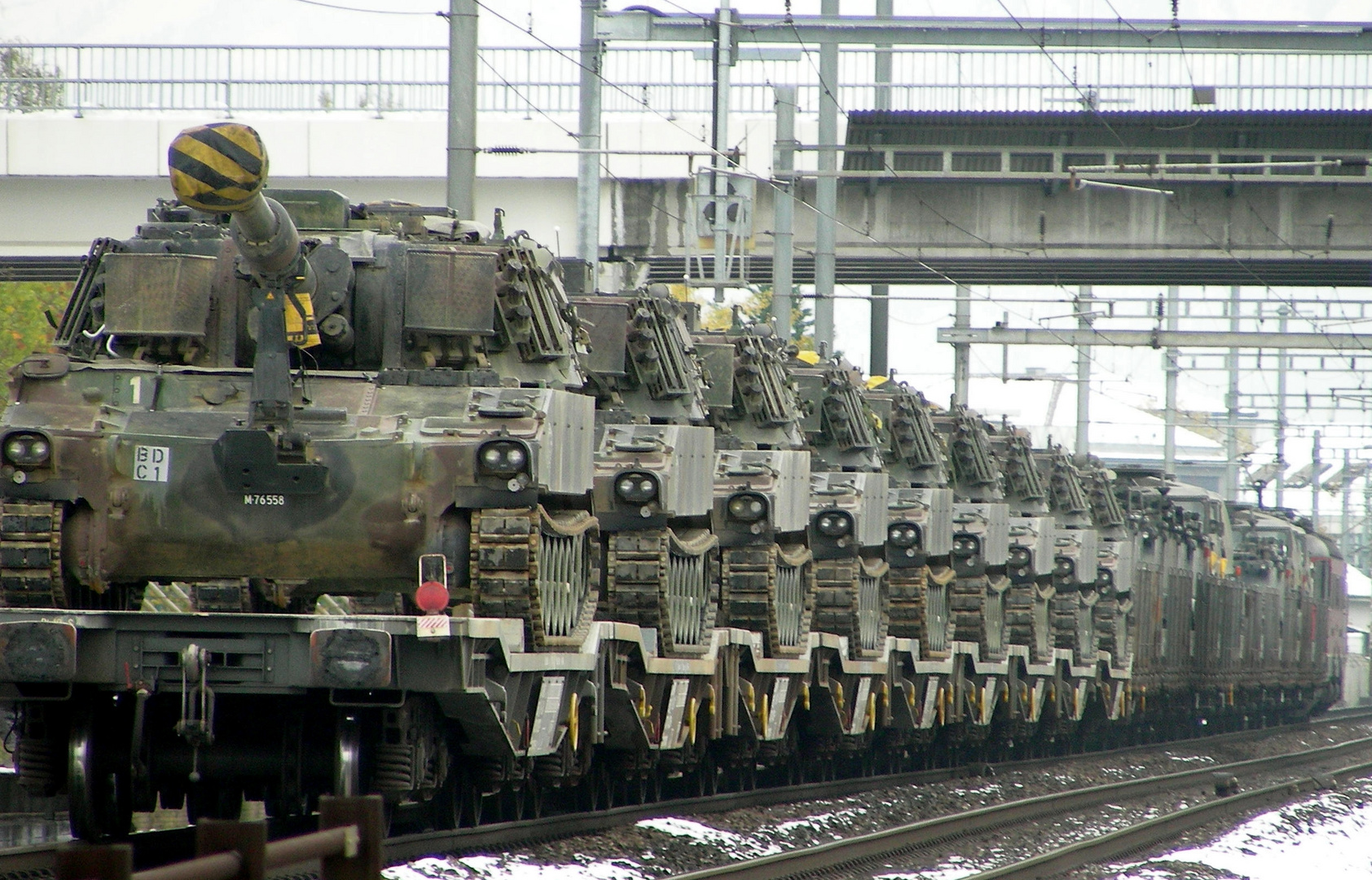 Panzerzug ,irgendwo in der Schweiz . Foto & Bild ...
