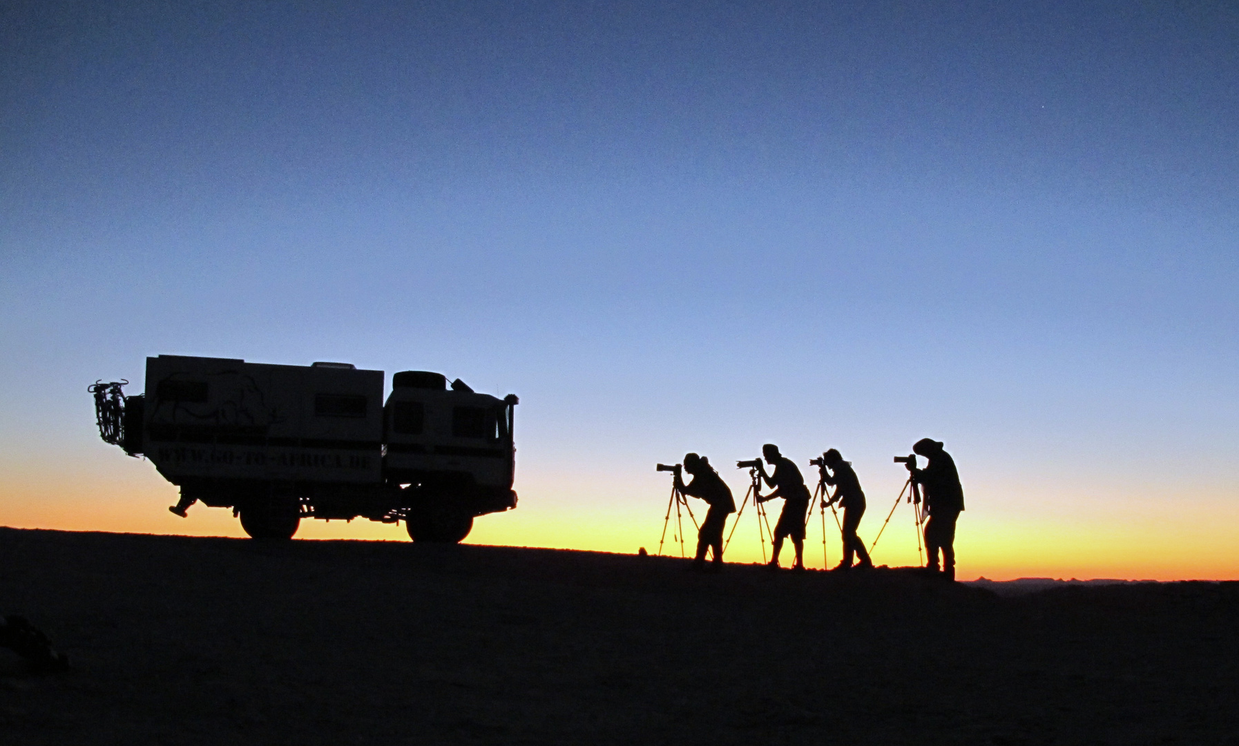 Paparazzi in der Wüste Foto & Bild | erwachsene menschen, gruppen, mehrere menschen Bilder auf ...